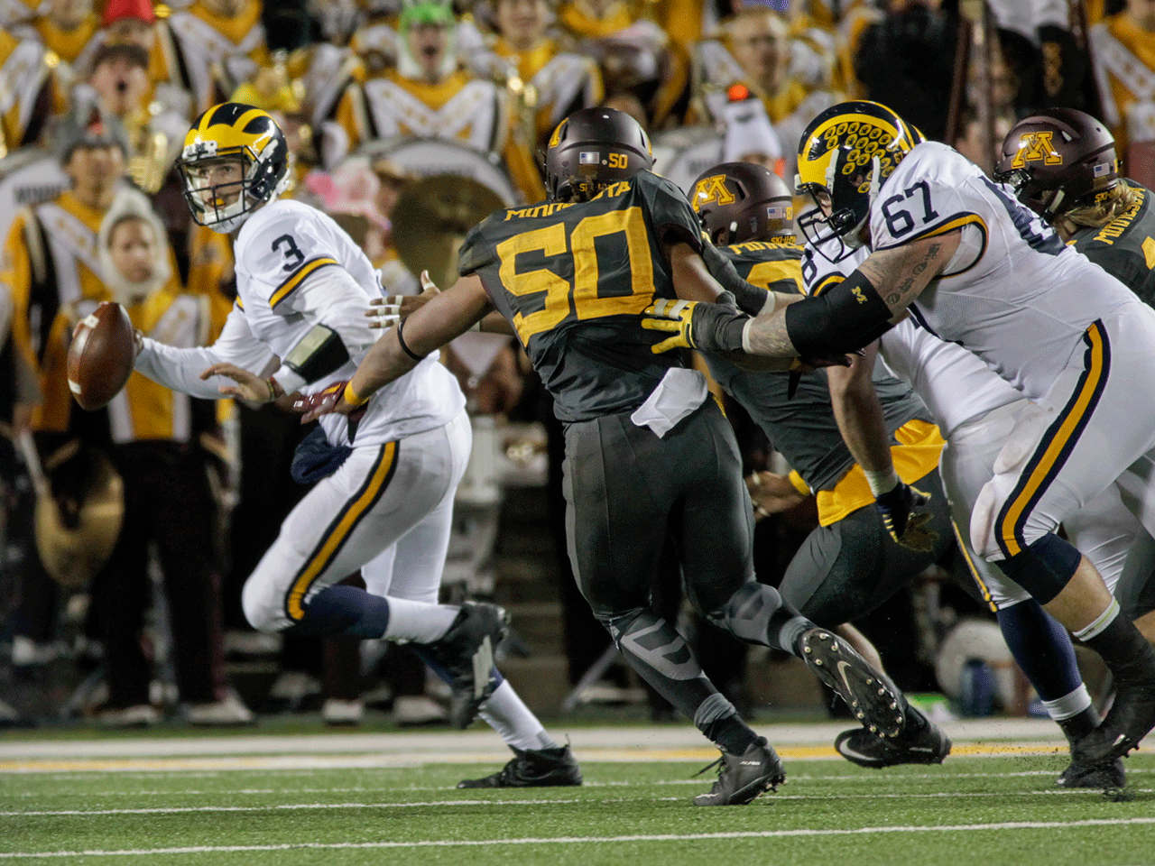 Michigan survives emotional Minnesota; top 25 NCAA football roundup ...