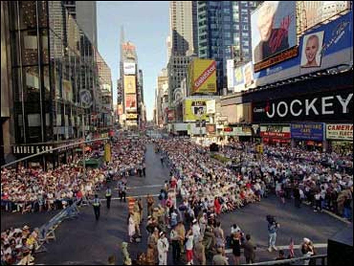 Times Square Anniversary - Photo 1 - Pictures - CBS News