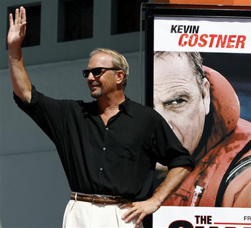 Kevin Costner Makes An Impression - CBS News