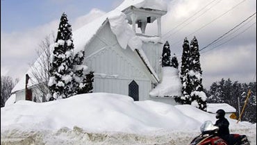 Snow Records Fall As N.Y. Towns Dig Out - CBS News