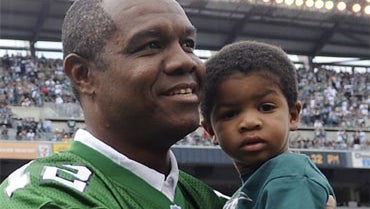 Randall Cunningham's Son, 2, Drowns in Hot Tub - CBS News