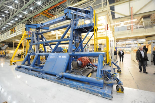 Where Boeing's Next-Gen 747-8 Comes to Life - CBS News
