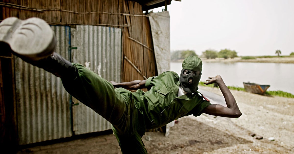Northern Sudanese troops seize disputed town - CBS News