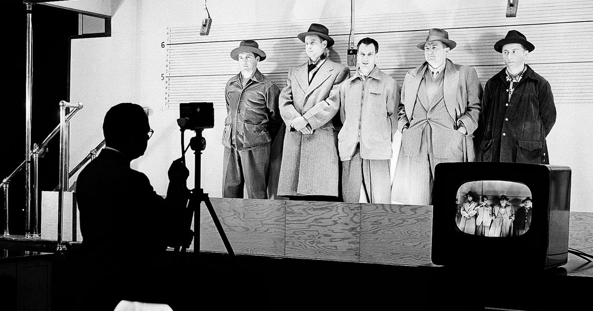 Traditional police lineups off base, study shows - CBS News