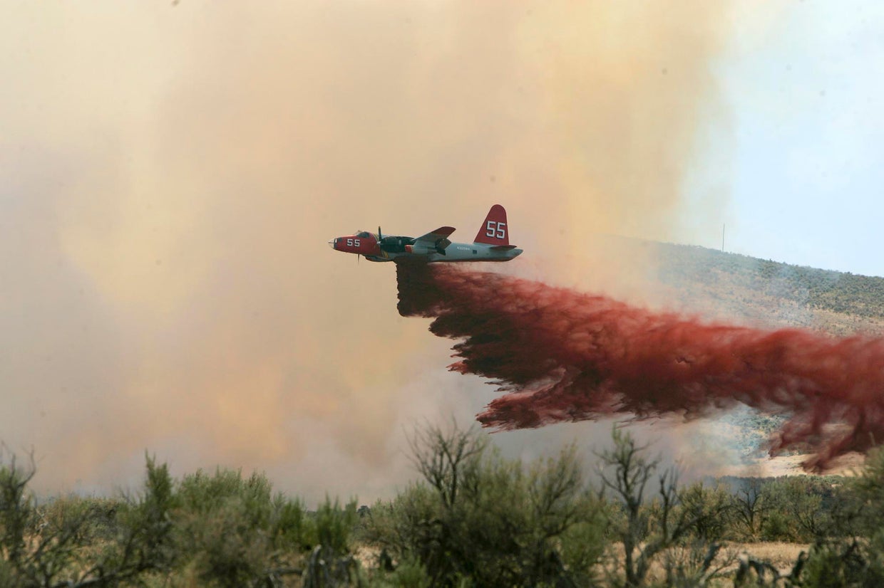 2 pilots die as firefighting plane crashes in Utah - CBS News