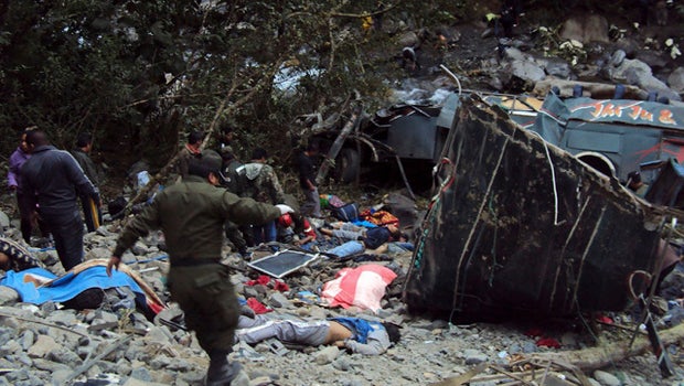 16 students killed in Bolivian bus crash - CBS News