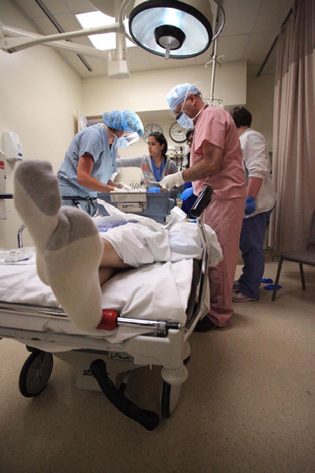 Inside Chicago trauma unit - Photo 1 - CBS News