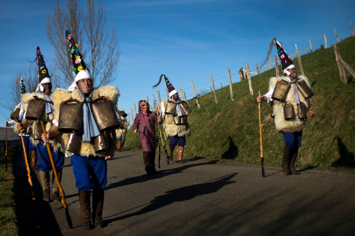 Masquerade festival in Spain - CBS News
