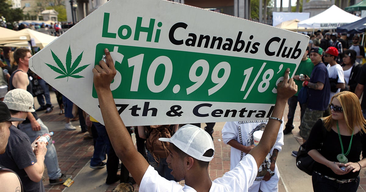 Colorado recreational marijuana retailers begin stocking shelves - CBS News