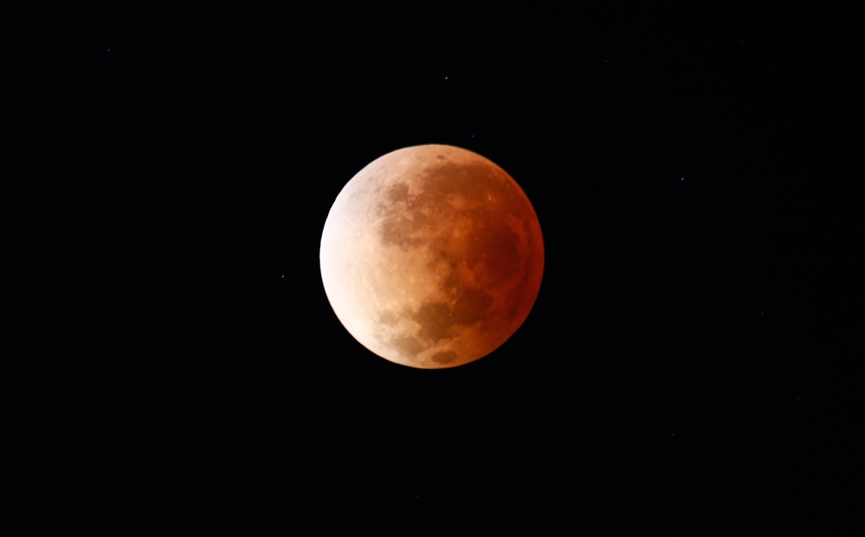 Spectacular views of the "Blood Moon"