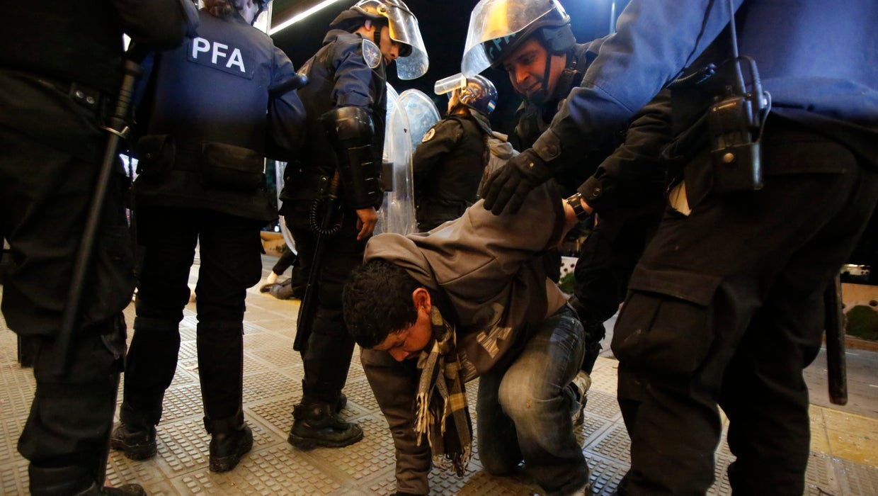 Violence mars Argentina's post-World Cup rally - CBS News
