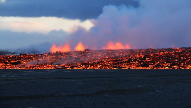 Iceland volcano sparks new flooding threat - CBS News