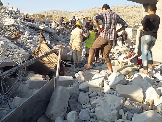 U.S. hits ISIS with airstrikes in Syria - CBS News