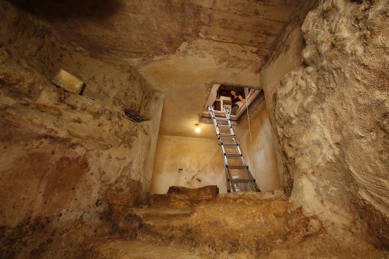 Israeli family discovers ancient treasure under living room - CBS News