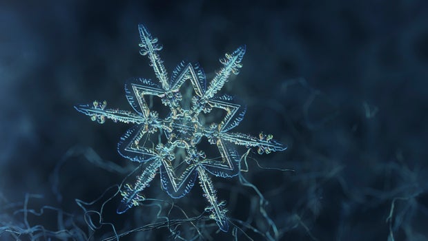 Video shows how snowflakes form - CBS News