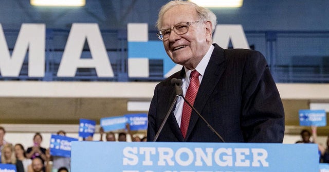 Warren Buffett rips Donald Trump on business record, tax returns - CBS News