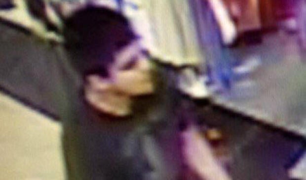 Washington Shooting Gunman Hunted By Police After Deadly Mall Rampage