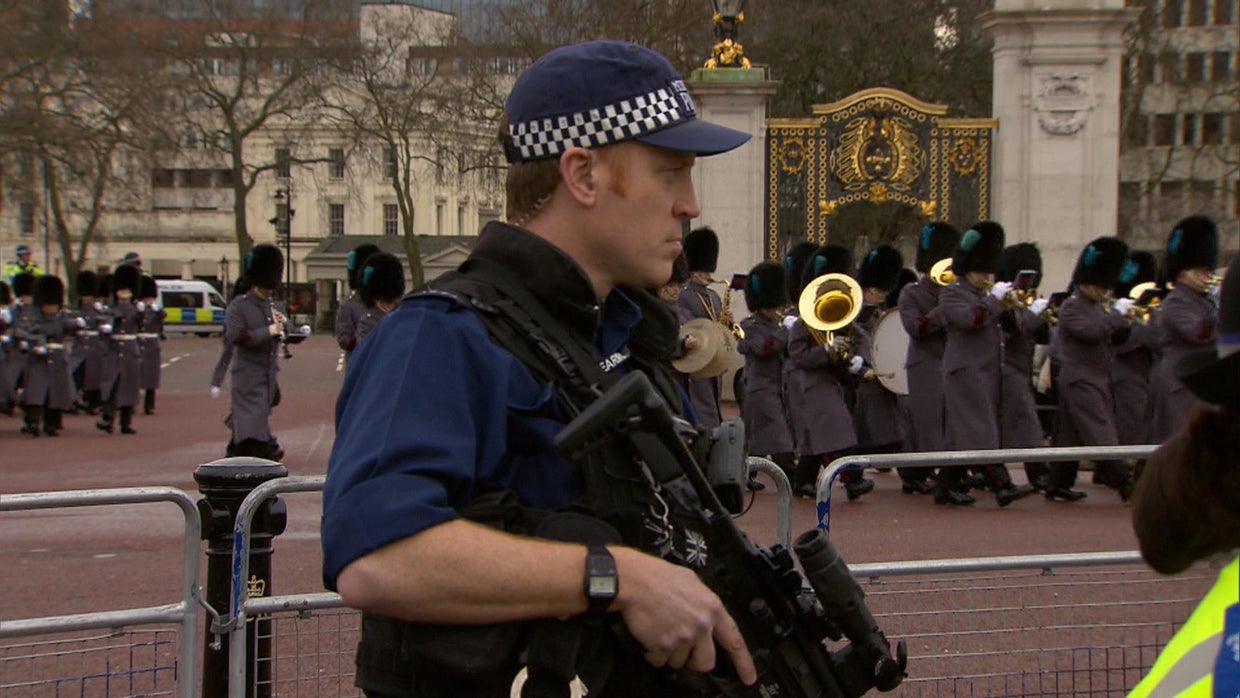 Changing of the guard: British bobbies to start packing heat - CBS News