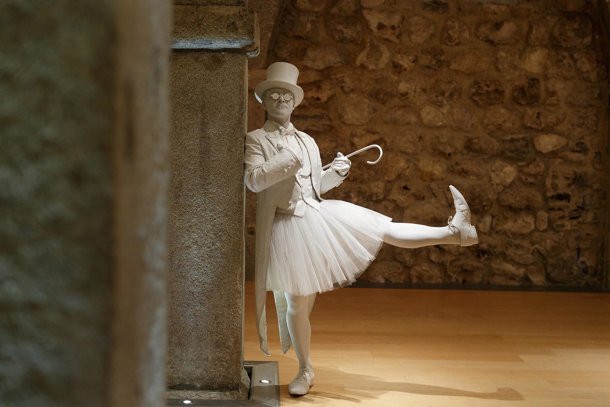 Carnival celebrations around the world - CBS News