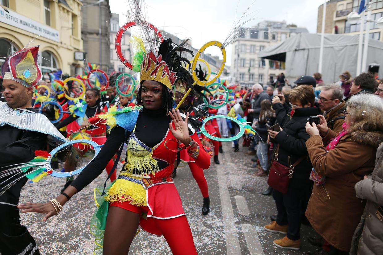 Carnival celebrations around the world - CBS News