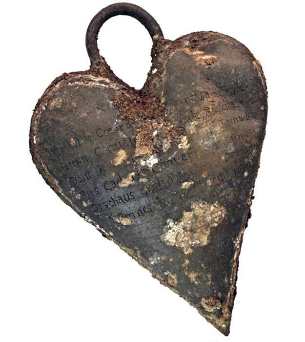 Morbid find reveals Renaissance couple's final gesture - CBS News