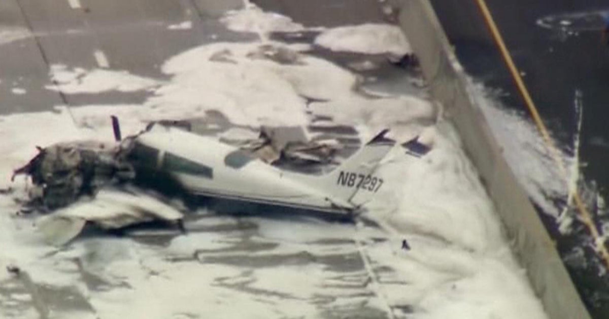 Small plane crashes on 405 freeway outside Los Angeles - CBS News