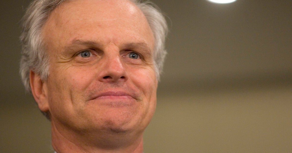 JetBlue founder David Neeleman to start new airline - CBS News