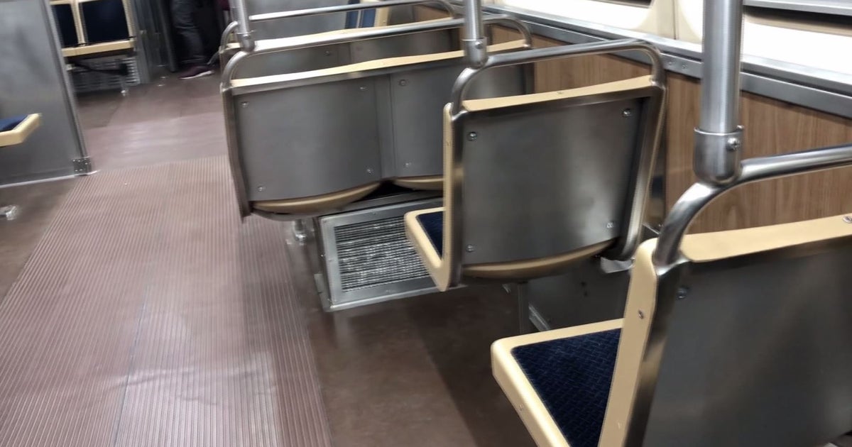 CTA Using New Seating Configuration On Blue Line Trains - CBS Chicago