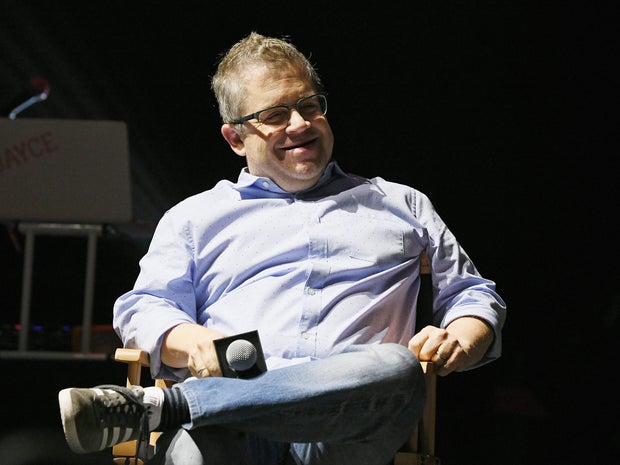 Patton Oswalt donates to Twitter troll: Comedian helps out Vietnam ...