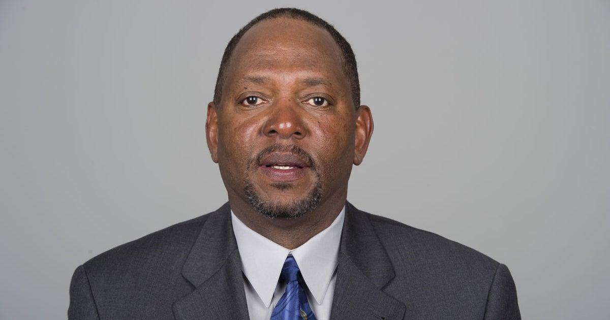 Former Bears Wide Receivers' Coach Darryl Drake Dies - CBS Chicago