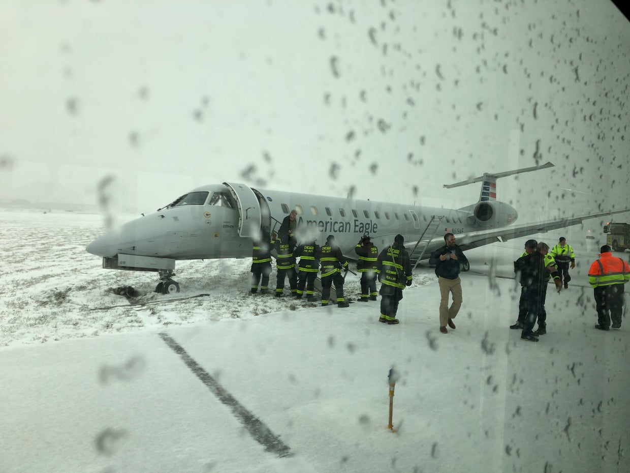 American Airlines Flight Skids Off Runway, Landing Gear Snaps At O'Hare Airport Amid Snowy ...