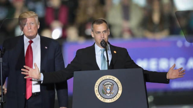 Pope Francis apologizes for swatting hand of woman before celebrating ...