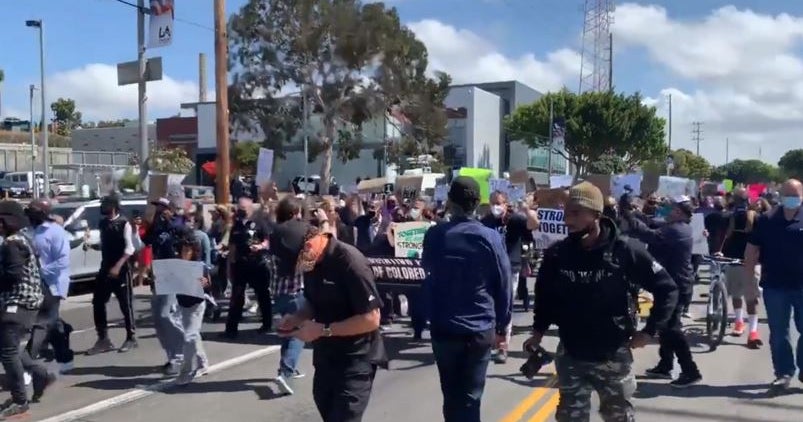 LAPD Hands Out Roses As Hundreds March Downtown In Honor Of George ...