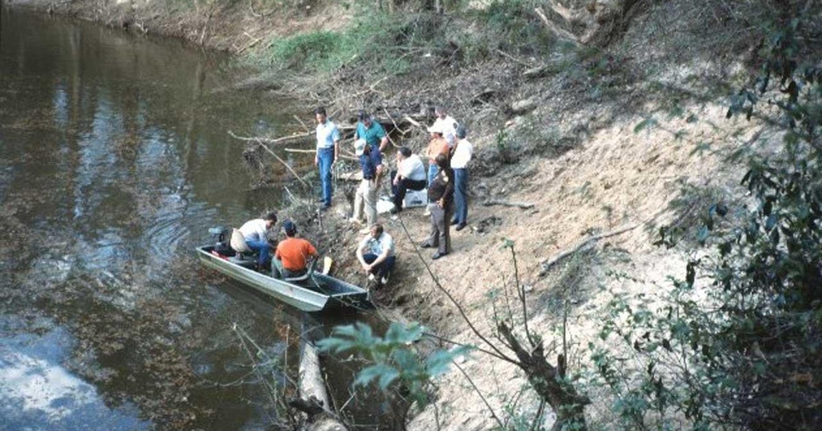The search for the killer of Tracey Harris - CBS News