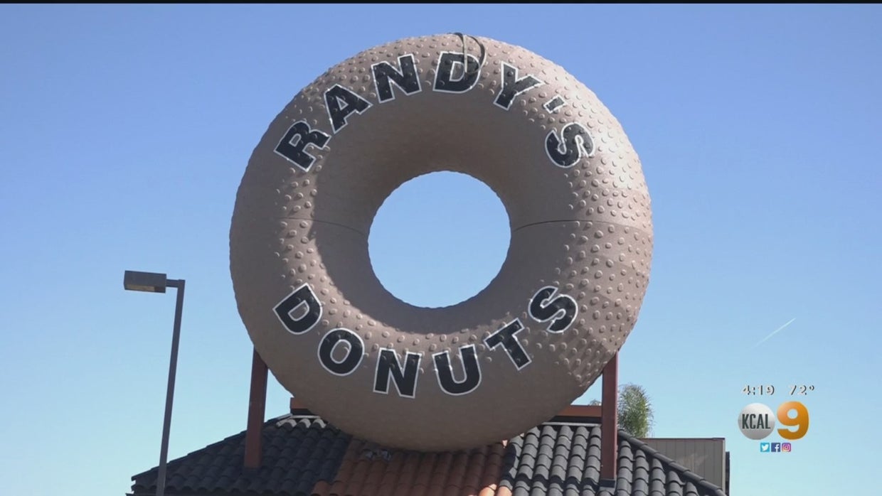 Iconic Randy's Donuts Sign Pops Up At New OC Location Ahead Of March 9 ...