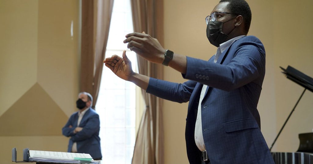 Chorale Shows How Colleges Keep Song Alive During COVID - CBS Pittsburgh