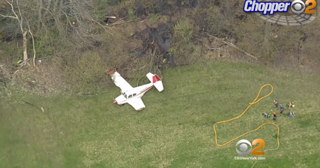 Small Plane Crashes Near Wickham Lake In Warwick, New York - CBS New York