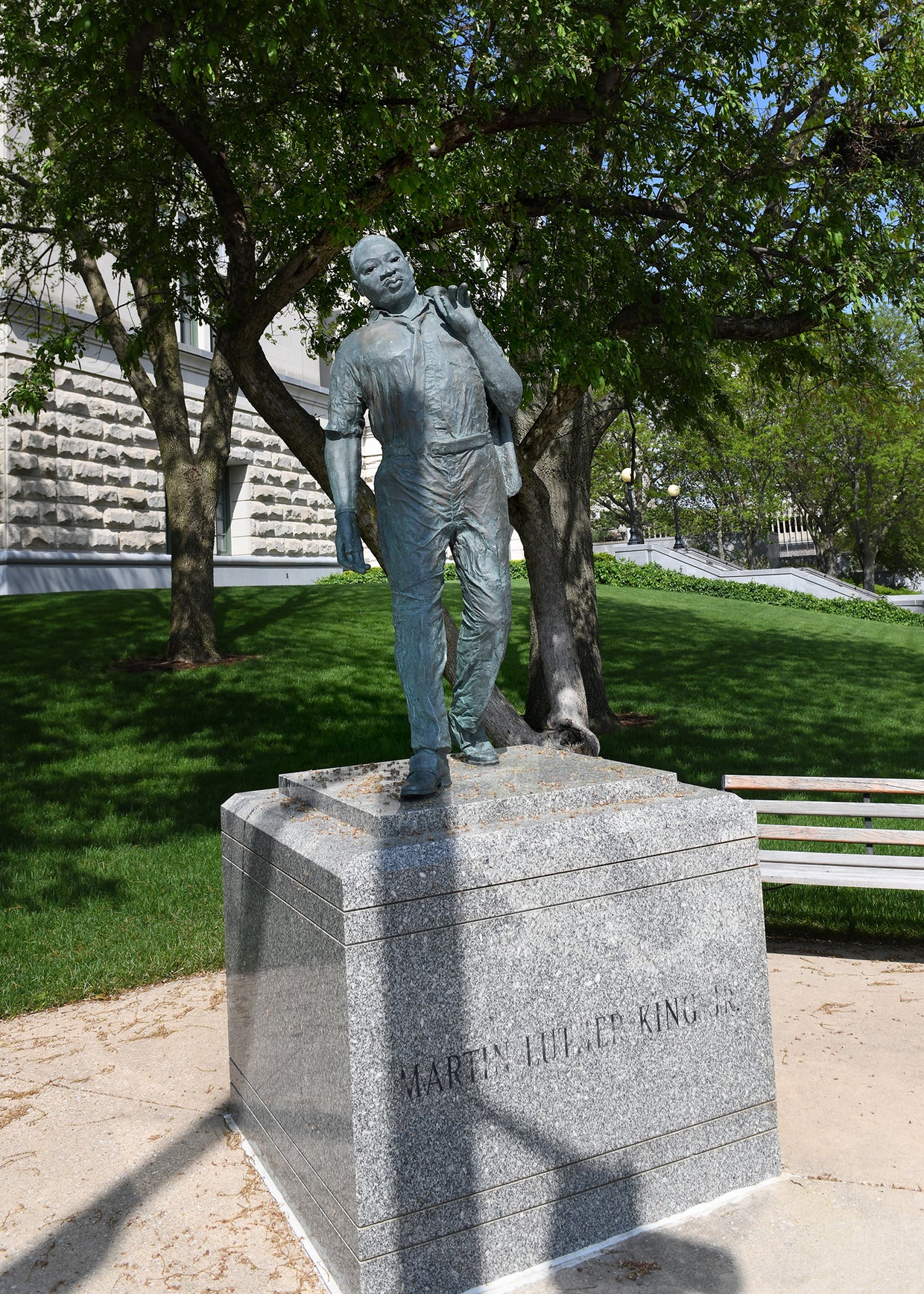 Illinois Secretary Of State Jesse White Wants New Statue Of Dr. Martin ...