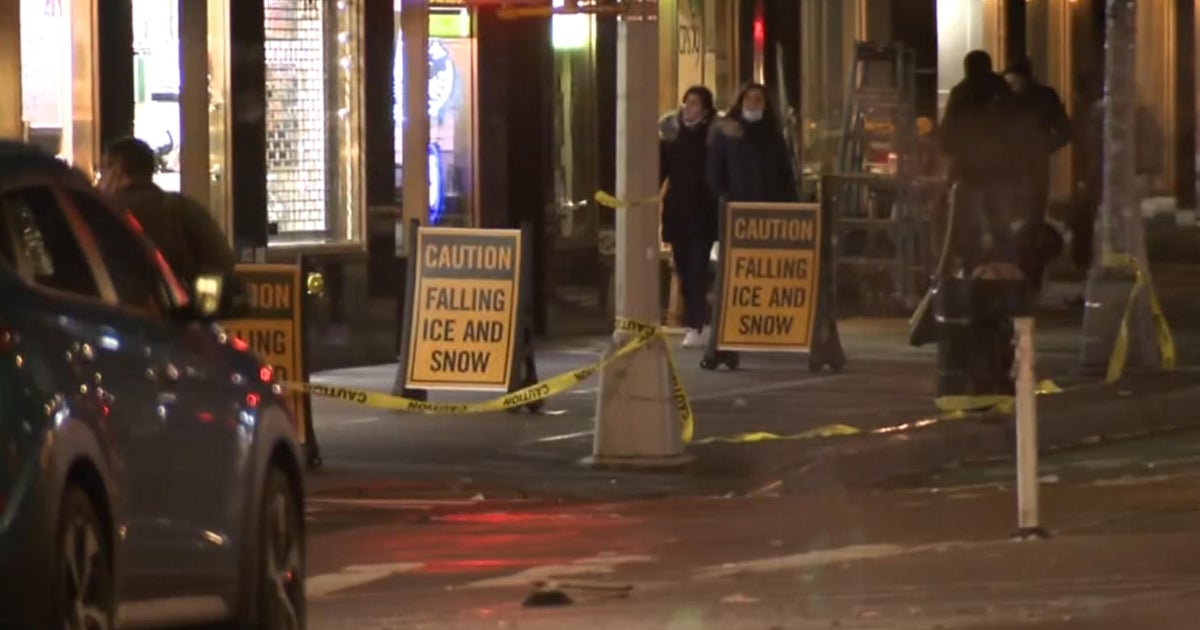 Falling ice causes dangerous conditions across NYC - CBS New York