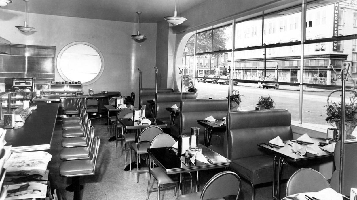 Savannah restaurant serves up common ground on race - CBS News
