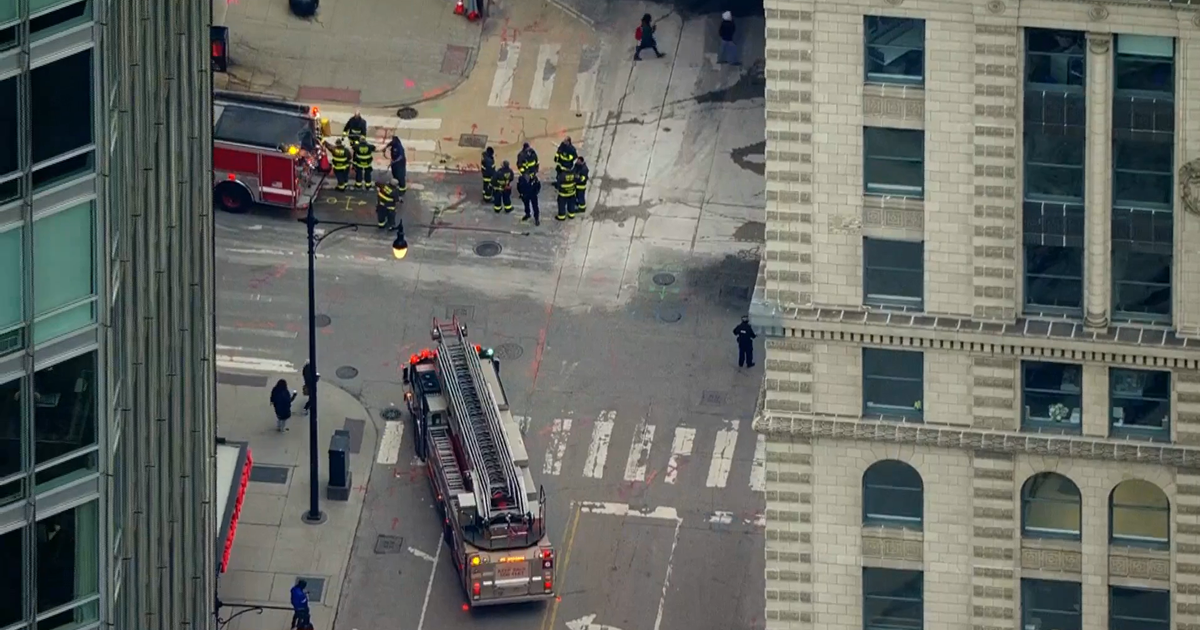 Track fire disrupts service on Loop 'L' trains - CBS Chicago