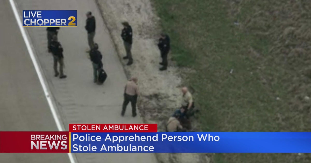 Police apprehend ambulance theft suspect: live over the scene - CBS Chicago